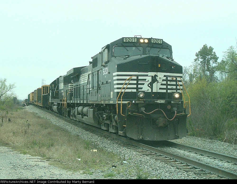 NS 9201 Switching North End of Yard